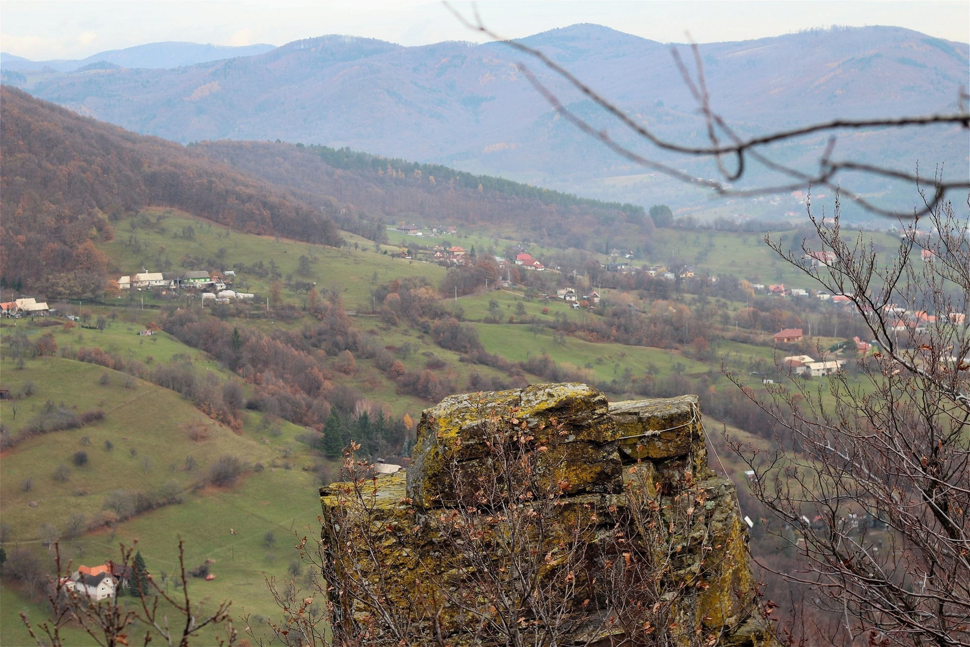 Výber: Pohronský Inovec - pohorie skál, lúk a štálov | HIKING.SK
