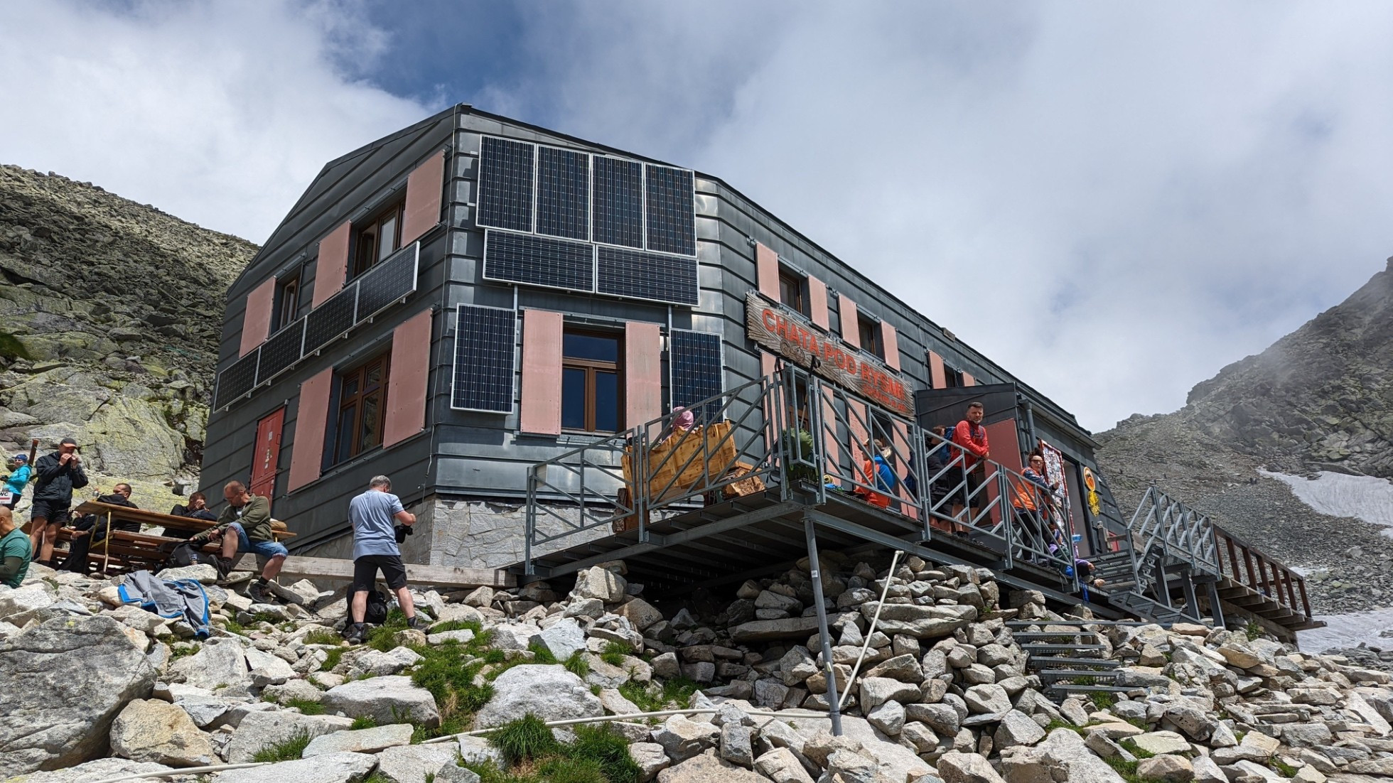 Novinka: Na Chate pod Rysmi po takmer 50 rokoch končí chatár Viktor ...